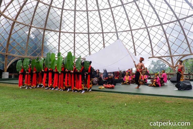 1000 Patung Penari Di Taman Gandrung Terakota Banyuwangi