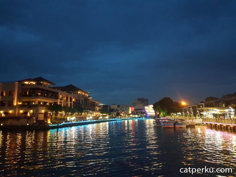 Pengalaman Mencoba River Cruise Di Sungai Melaka