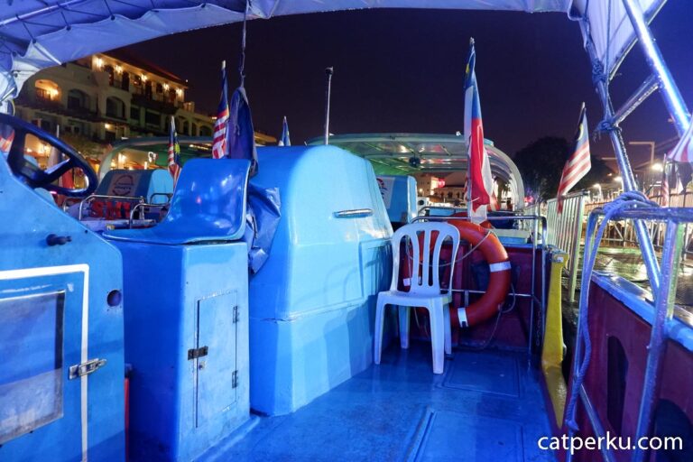 Pengalaman Mencoba River Cruise Di Sungai Melaka
